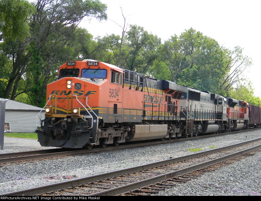 BNSF 5834